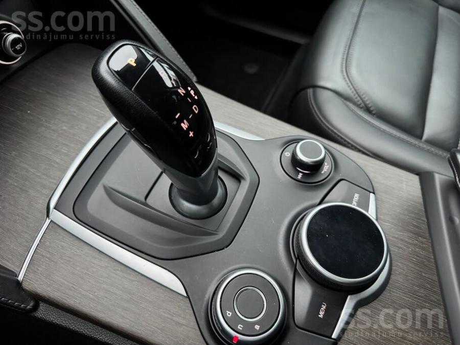Grey Alfa Romeo Stelvio 2017 in Riga, with an engine capacity of 2.00 L and mileage of 159 thousand km for 19900 €, photo 27 on AUTOMOTO.COM.LV
