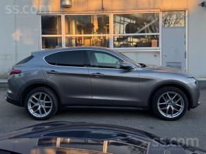 Grey Alfa Romeo Stelvio 2017 in Riga, with an engine capacity of 2.00 L and mileage of 151 thousand km for 19900 €, photo 5 on AUTOMOTO.COM.LV