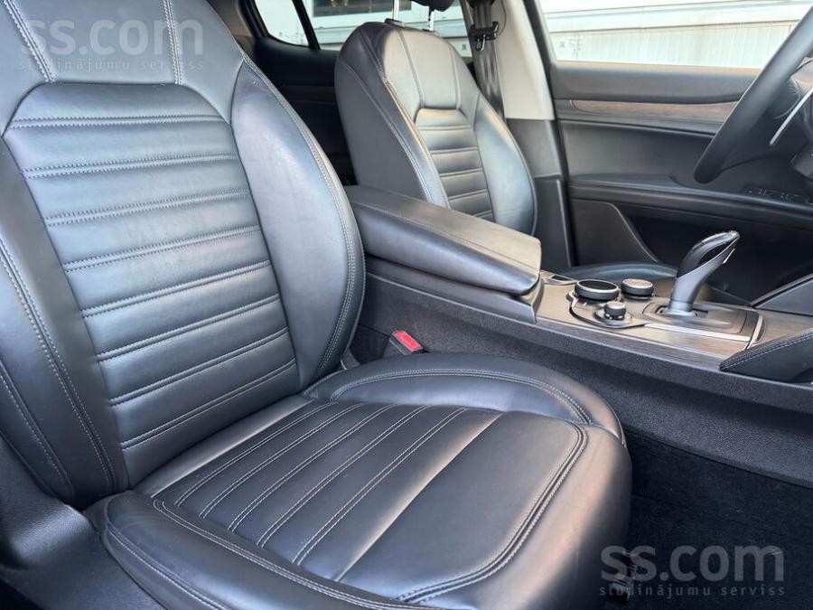 Grey Alfa Romeo Stelvio 2017 in Riga, with an engine capacity of 2.00 L and mileage of 151 thousand km for 19900 €, photo 18 on AUTOMOTO.COM.LV