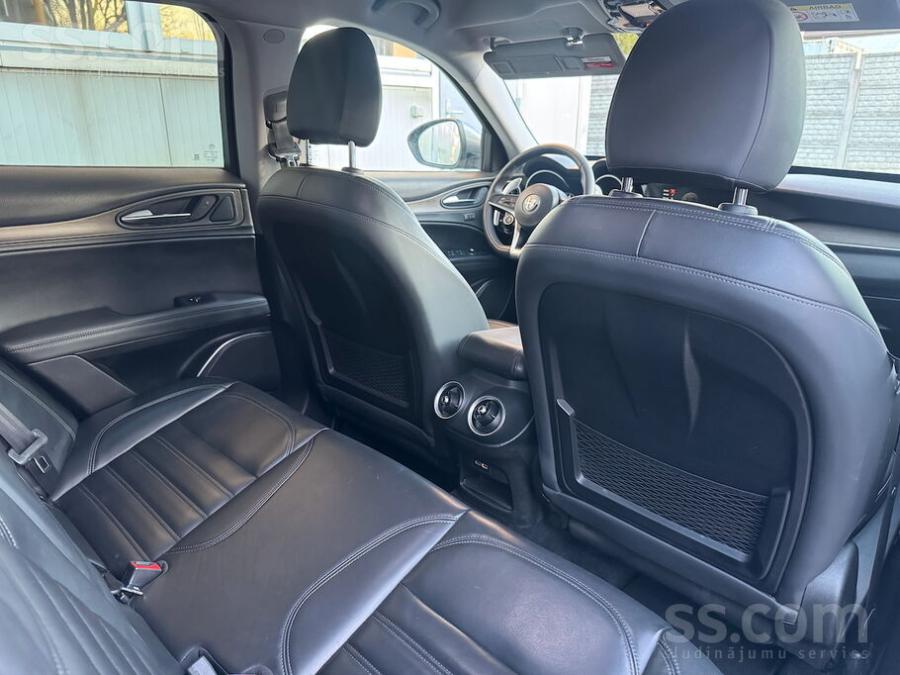 Grey Alfa Romeo Stelvio 2017 in Riga, with an engine capacity of 2.00 L and mileage of 151 thousand km for 19900 €, photo 21 on AUTOMOTO.COM.LV
