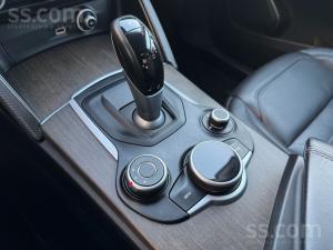Grey Alfa Romeo Stelvio 2017 in Riga, with an engine capacity of 2.00 L and mileage of 151 thousand km for 19900 €, photo 26 on AUTOMOTO.COM.LV