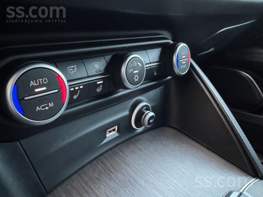 Grey Alfa Romeo Stelvio 2017 in Riga, with an engine capacity of 2.00 L and mileage of 151 thousand km for 19900 €, photo 27 on AUTOMOTO.COM.LV