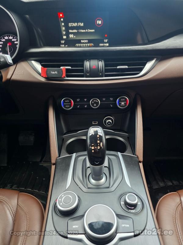 Pelēks Alfa Romeo Stelvio 2018 Tartu, ar dzinēja tilpumu 2.10 L un nobraukumu 80 tūkst. km par 23900 €, foto 11 vietnē AUTOMOTO.COM.LV