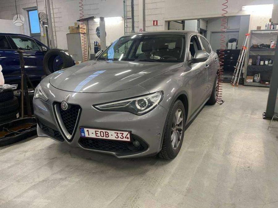 Grey Alfa Romeo Stelvio 2018 in Siauliai, with an engine capacity of 2.14 L and mileage of 190 thousand km for 8990 €, photo 5 on AUTOMOTO.COM.LV