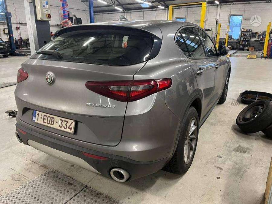 Grey Alfa Romeo Stelvio 2018 in Siauliai, with an engine capacity of 2.14 L and mileage of 190 thousand km for 8990 €, photo 6 on AUTOMOTO.COM.LV