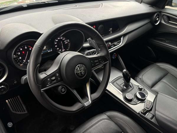 Pelēks Alfa Romeo Stelvio 2018 Viļņa, ar dzinēja tilpumu 2.00 L un nobraukumu 78 tūkst. km par 20500 €, foto 6 vietnē AUTOMOTO.COM.LV