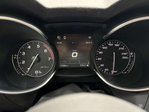 Pelēks Alfa Romeo Stelvio 2018 Viļņa, ar dzinēja tilpumu 2.00 L un nobraukumu 78 tūkst. km par 20500 €, foto 7 vietnē AUTOMOTO.COM.LV