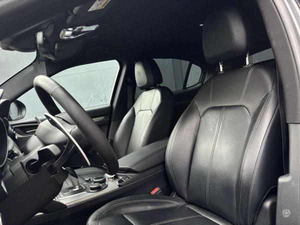 Pelēks Alfa Romeo Stelvio 2018 Viļņa, ar dzinēja tilpumu 2.00 L un nobraukumu 78 tūkst. km par 20500 €, foto 9 vietnē AUTOMOTO.COM.LV