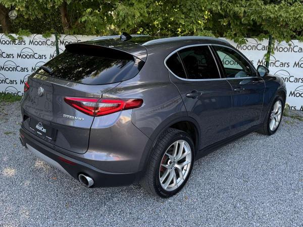 Grey Alfa Romeo Stelvio 2018 in Vilnius, with an engine capacity of 2.00 L and mileage of 94 thousand km for 19000 €, photo 5 on AUTOMOTO.COM.LV
