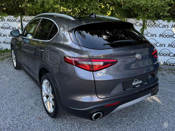 Grey Alfa Romeo Stelvio 2018 in Vilnius, with an engine capacity of 2.00 L and mileage of 94 thousand km for 19000 €, photo 8 on AUTOMOTO.COM.LV