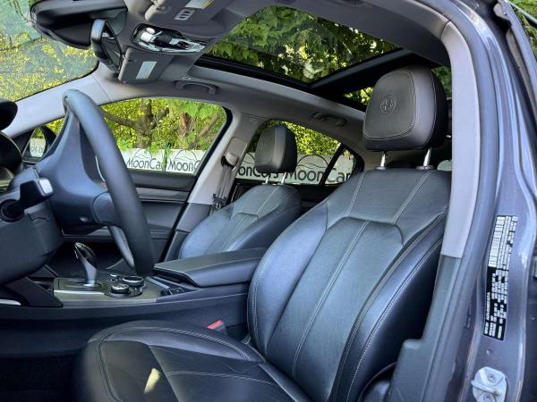 Grey Alfa Romeo Stelvio 2018 in Vilnius, with an engine capacity of 2.00 L and mileage of 94 thousand km for 19000 €, photo 9 on AUTOMOTO.COM.LV