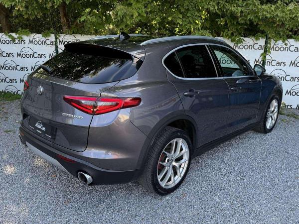 Grey Alfa Romeo Stelvio 2018 in Vilnius, with an engine capacity of 2.00 L and mileage of 94 thousand km for 18800 €, photo 6 on AUTOMOTO.COM.LV