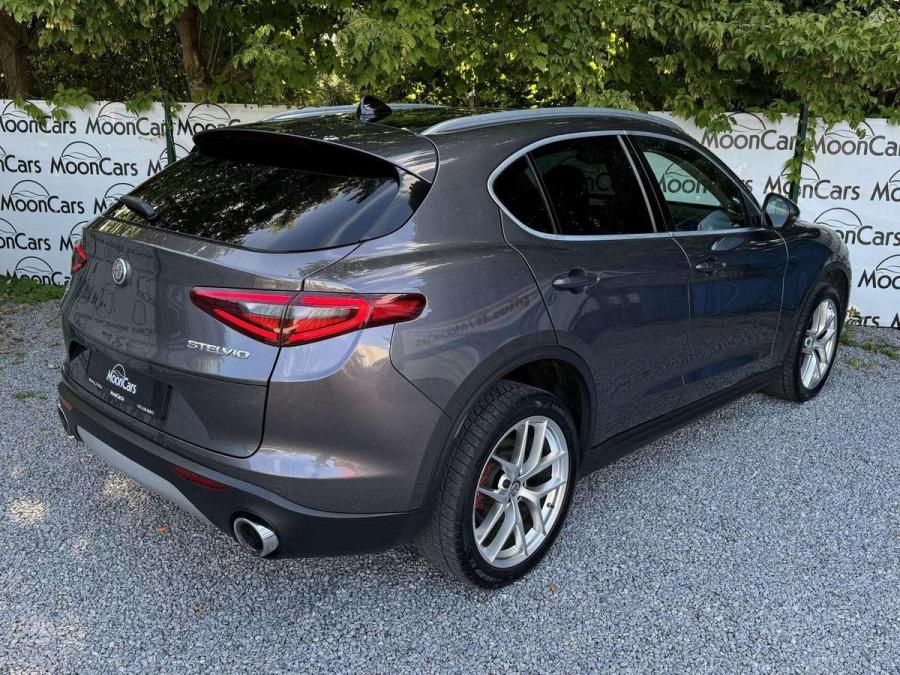 Pelēks Alfa Romeo Stelvio 2018 Viļņa, ar dzinēja tilpumu 2.00 L un nobraukumu 94 tūkst. km par 18800 €, foto 6 vietnē AUTOMOTO.COM.LV