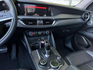 Pelēks Alfa Romeo Stelvio 2018 Viļņa, ar dzinēja tilpumu 2.00 L un nobraukumu 94 tūkst. km par 18000 €, foto 13 vietnē AUTOMOTO.COM.LV