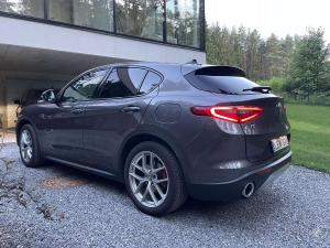 Grey Alfa Romeo Stelvio 2019 in Vilnius, with an engine capacity of 2.00 L and mileage of 200 thousand km for 16499 €, photo 3 on AUTOMOTO.COM.LV