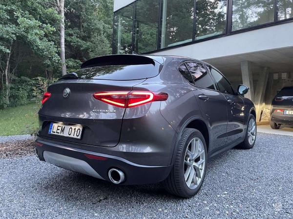 Grey Alfa Romeo Stelvio 2019 in Vilnius, with an engine capacity of 2.00 L and mileage of 200 thousand km for 16499 €, photo 4 on AUTOMOTO.COM.LV