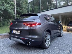 Grey Alfa Romeo Stelvio 2019 in Vilnius, with an engine capacity of 2.00 L and mileage of 200 thousand km for 16499 €, photo 4 on AUTOMOTO.COM.LV