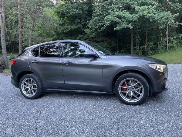 Grey Alfa Romeo Stelvio 2019 in Vilnius, with an engine capacity of 2.00 L and mileage of 200 thousand km for 16499 €, photo 6 on AUTOMOTO.COM.LV