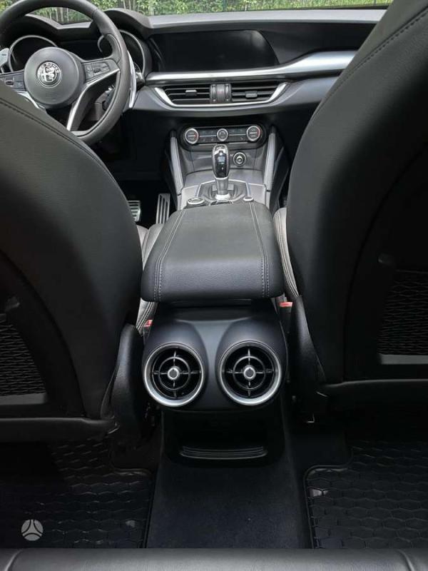 Grey Alfa Romeo Stelvio 2019 in Vilnius, with an engine capacity of 2.00 L and mileage of 200 thousand km for 16499 €, photo 10 on AUTOMOTO.COM.LV