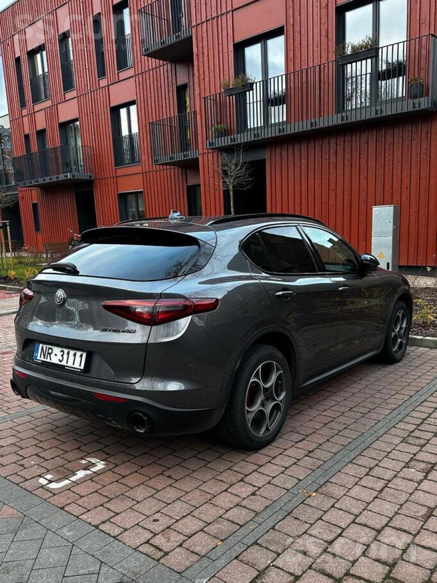 Grey Alfa Romeo Stelvio 2019 in Riga, with an engine capacity of 2.00 L and mileage of 143 thousand km for 21500 €, photo 4 on AUTOMOTO.COM.LV