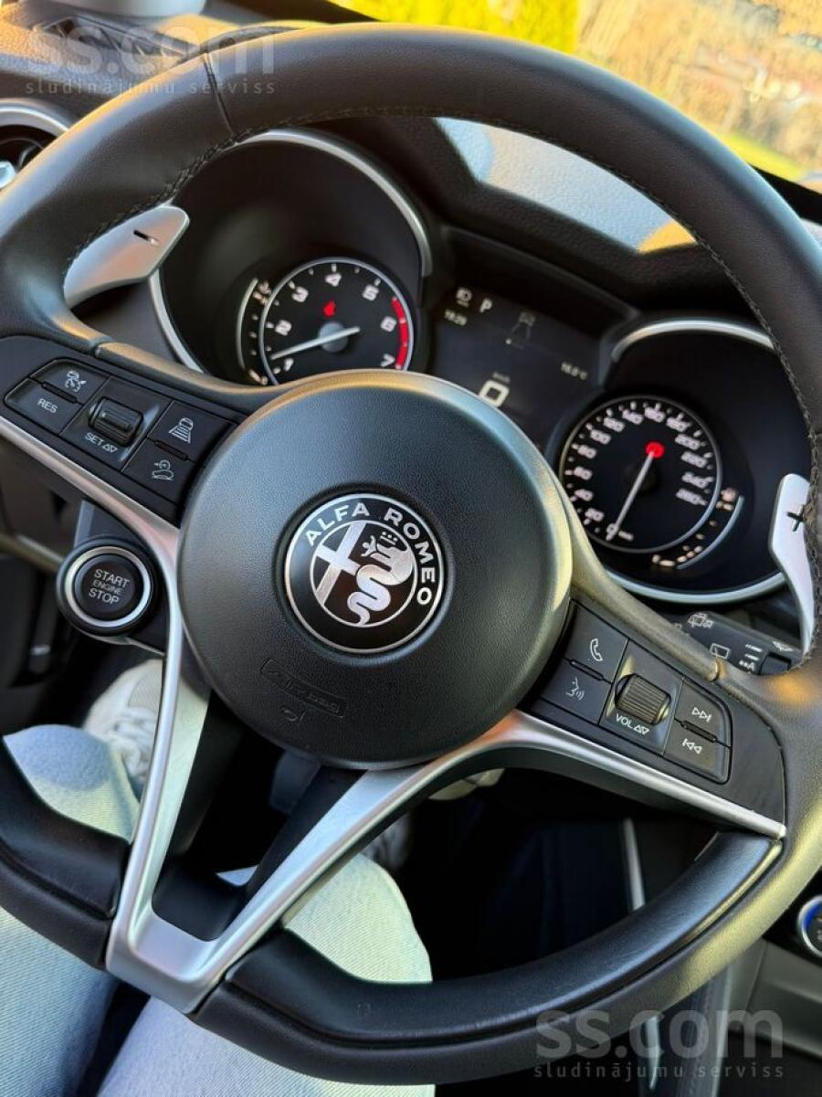 Grey Alfa Romeo Stelvio 2019 in Riga, with an engine capacity of 2.00 L and mileage of 143 thousand km for 21500 €, photo 7 on AUTOMOTO.COM.LV