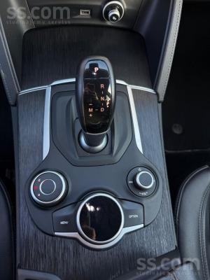 Grey Alfa Romeo Stelvio 2019 in Riga, with an engine capacity of 2.00 L and mileage of 143 thousand km for 21500 €, photo 8 on AUTOMOTO.COM.LV