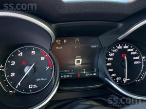 Grey Alfa Romeo Stelvio 2019 in Riga, with an engine capacity of 2.00 L and mileage of 143 thousand km for 21500 €, photo 9 on AUTOMOTO.COM.LV