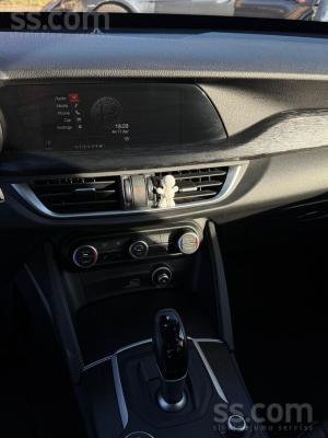 Grey Alfa Romeo Stelvio 2019 in Riga, with an engine capacity of 2.00 L and mileage of 143 thousand km for 21500 €, photo 11 on AUTOMOTO.COM.LV