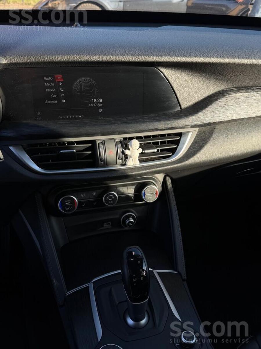 Grey Alfa Romeo Stelvio 2019 in Riga, with an engine capacity of 2.00 L and mileage of 143 thousand km for 21500 €, photo 11 on AUTOMOTO.COM.LV