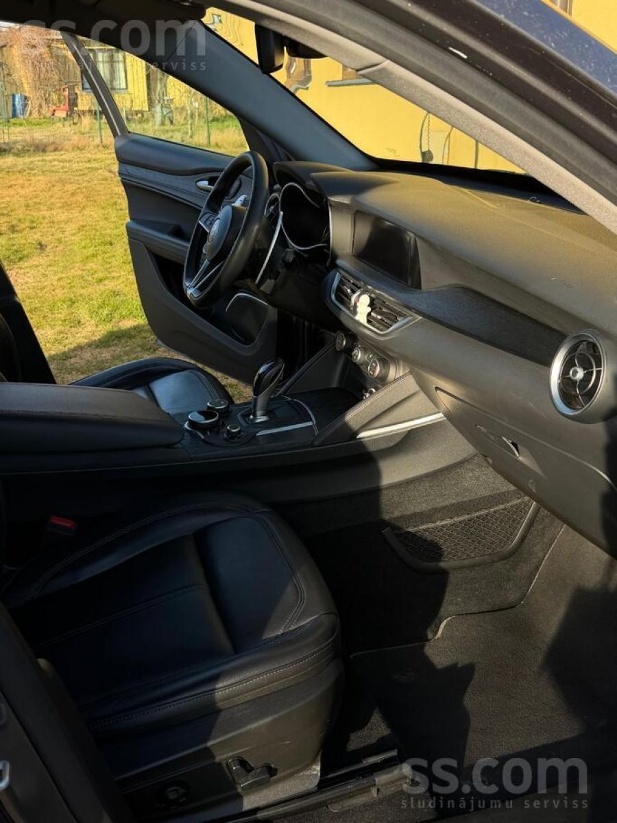 Grey Alfa Romeo Stelvio 2019 in Riga, with an engine capacity of 2.00 L and mileage of 143 thousand km for 21500 €, photo 16 on AUTOMOTO.COM.LV
