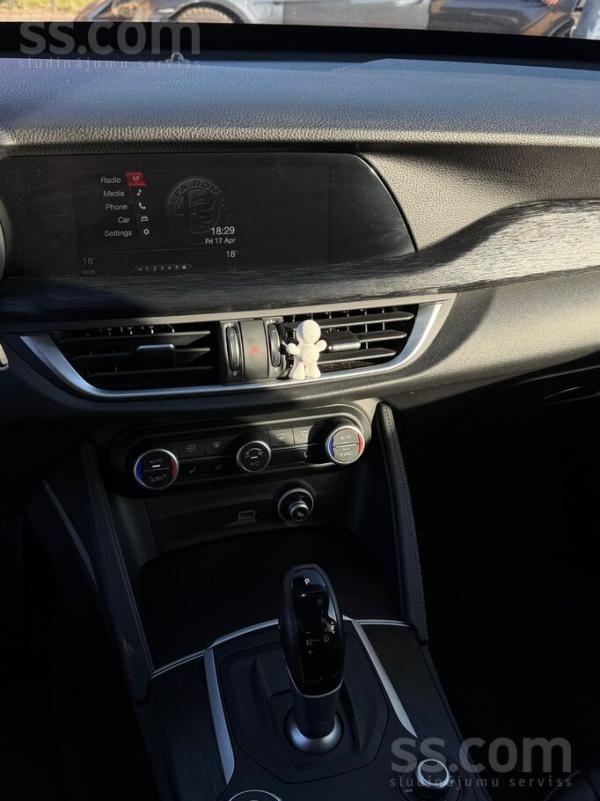 Pelēks Alfa Romeo Stelvio 2019 Rīga, ar dzinēja tilpumu 2.00 L un nobraukumu 143 tūkst. km par 21000 €, foto 10 vietnē AUTOMOTO.COM.LV