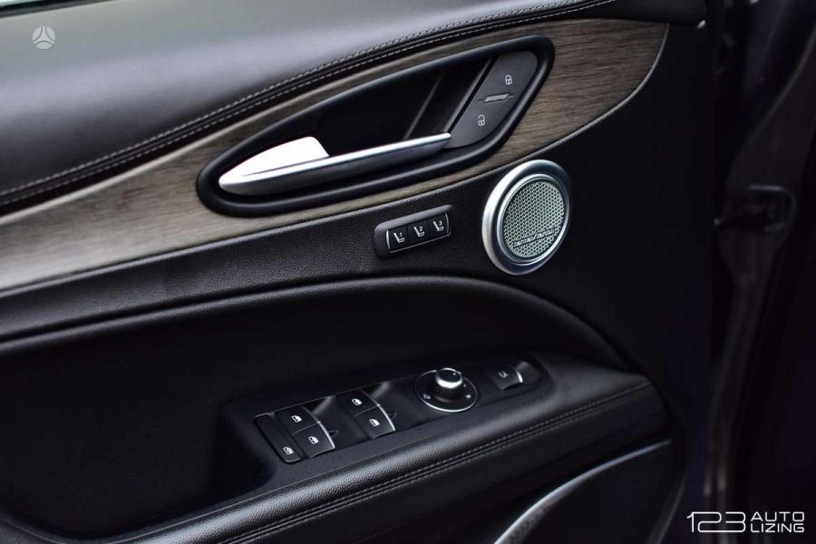 Pelēks Alfa Romeo Stelvio 2020 Kretinga, ar dzinēja tilpumu 2.10 L un nobraukumu 168 tūkst. km par 16350 €, foto 16 vietnē AUTOMOTO.COM.LV