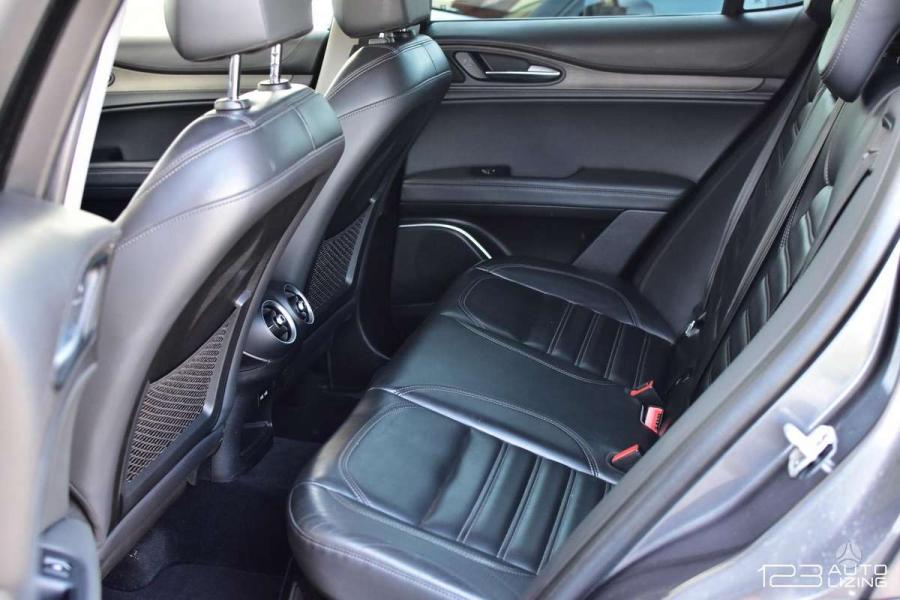 Pelēks Alfa Romeo Stelvio 2020 Kretinga, ar dzinēja tilpumu 2.10 L un nobraukumu 168 tūkst. km par 14999 €, foto 17 vietnē AUTOMOTO.COM.LV