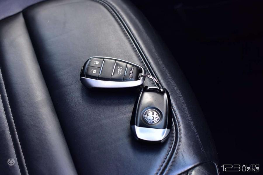 Pelēks Alfa Romeo Stelvio 2020 Kretinga, ar dzinēja tilpumu 2.10 L un nobraukumu 168 tūkst. km par 14999 €, foto 31 vietnē AUTOMOTO.COM.LV