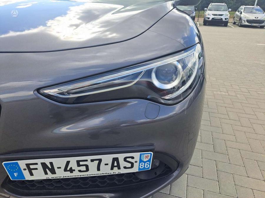 Pelēks Alfa Romeo Stelvio 2020 Tauragė, ar dzinēja tilpumu 2.10 L un nobraukumu 168 tūkst. km par 14300 €, foto 8 vietnē AUTOMOTO.COM.LV