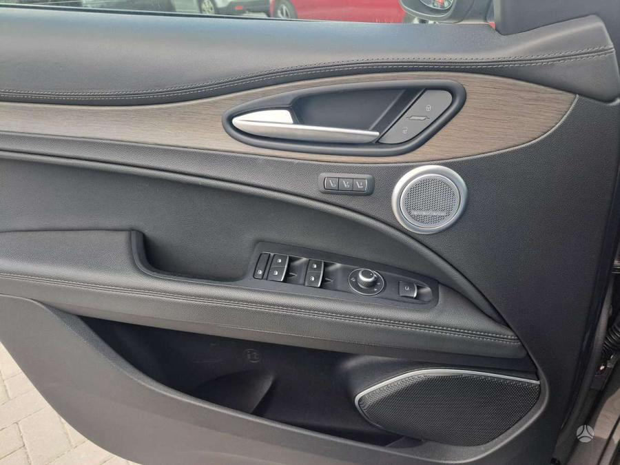 Pelēks Alfa Romeo Stelvio 2020 Tauragė, ar dzinēja tilpumu 2.10 L un nobraukumu 168 tūkst. km par 14300 €, foto 13 vietnē AUTOMOTO.COM.LV