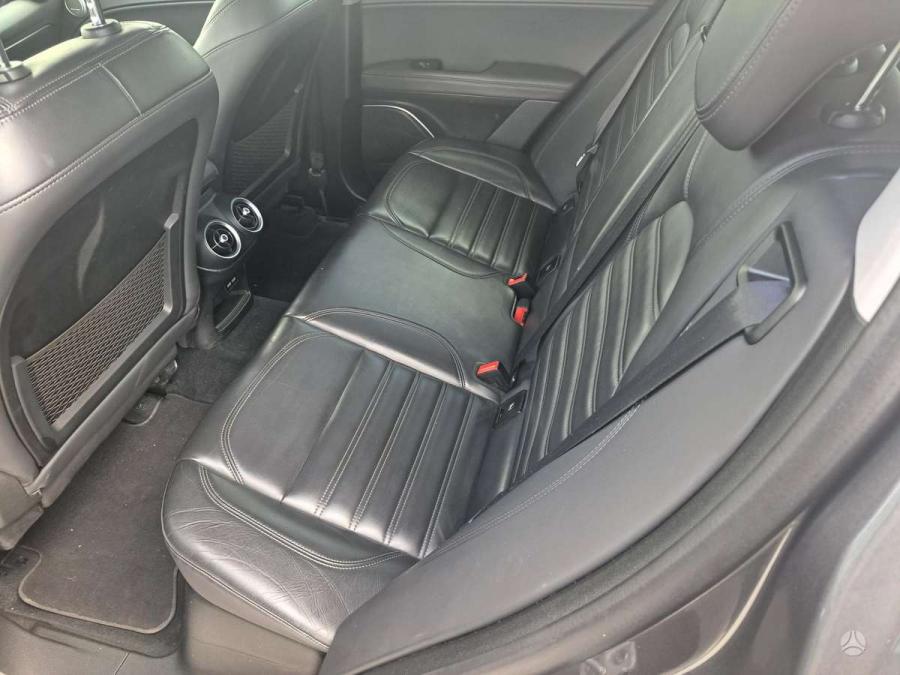 Pelēks Alfa Romeo Stelvio 2020 Tauragė, ar dzinēja tilpumu 2.10 L un nobraukumu 168 tūkst. km par 14300 €, foto 15 vietnē AUTOMOTO.COM.LV
