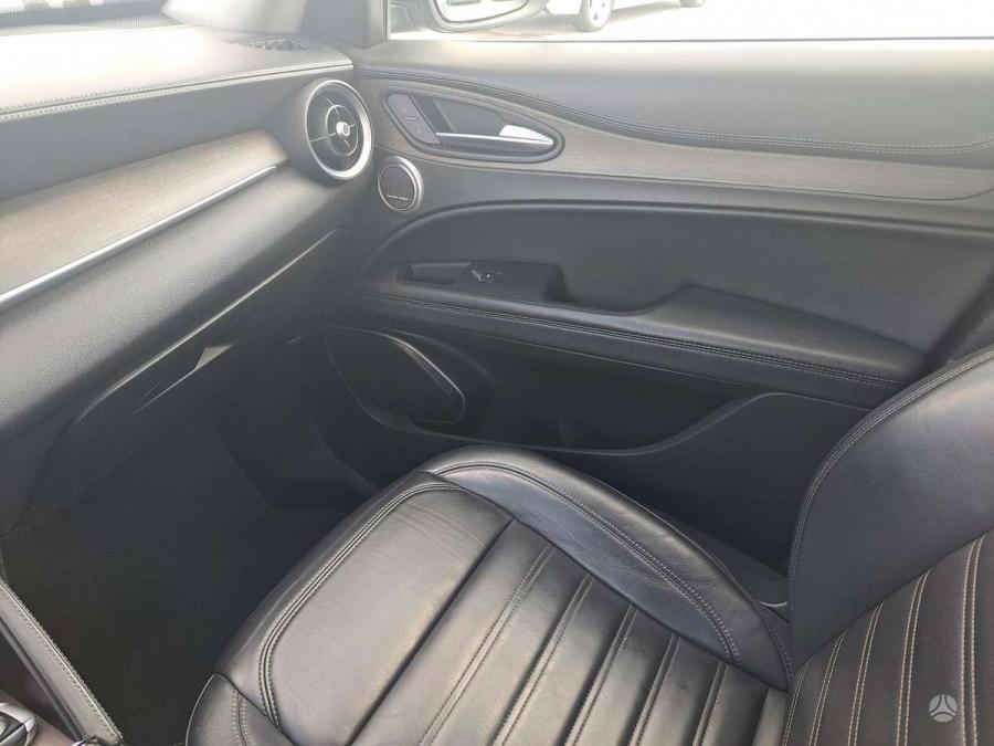 Pelēks Alfa Romeo Stelvio 2020 Tauragė, ar dzinēja tilpumu 2.10 L un nobraukumu 168 tūkst. km par 14300 €, foto 16 vietnē AUTOMOTO.COM.LV