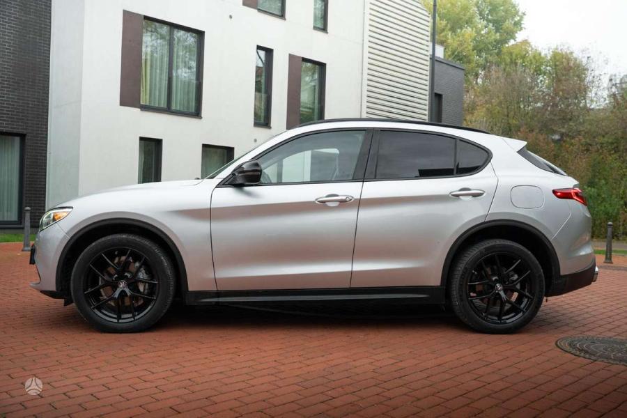 Grey Alfa Romeo Stelvio 2021 in Vilnius, with an engine capacity of 2.00 L and mileage of 88 thousand km for 22000 €, photo 2 on AUTOMOTO.COM.LV