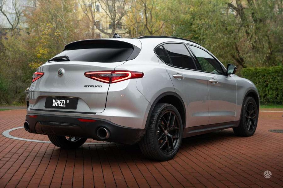 Grey Alfa Romeo Stelvio 2021 in Vilnius, with an engine capacity of 2.00 L and mileage of 88 thousand km for 22000 €, photo 6 on AUTOMOTO.COM.LV