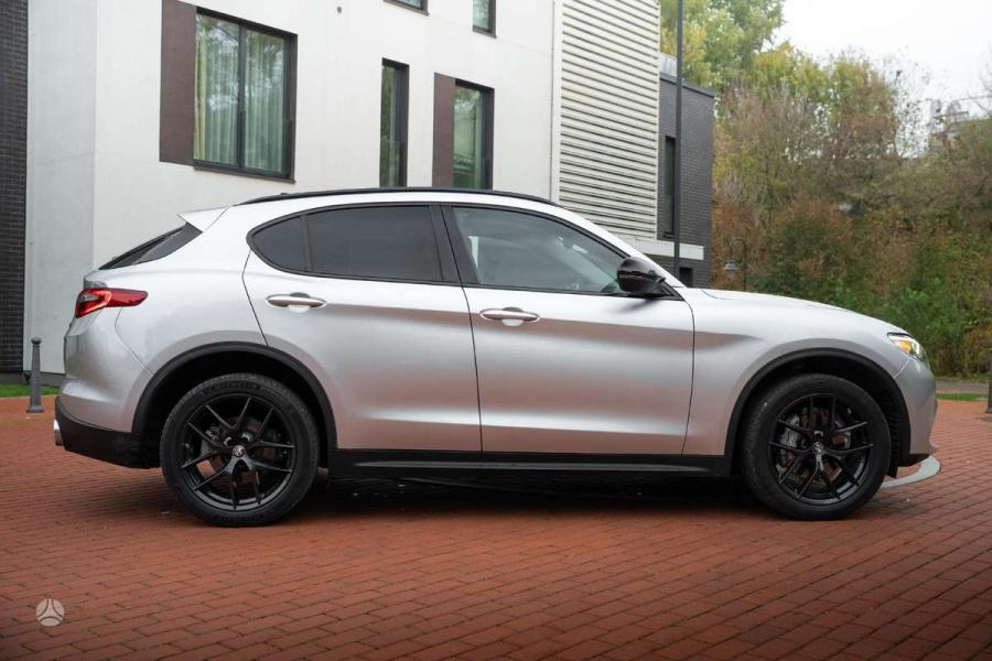 Grey Alfa Romeo Stelvio 2021 in Vilnius, with an engine capacity of 2.00 L and mileage of 88 thousand km for 22000 €, photo 7 on AUTOMOTO.COM.LV
