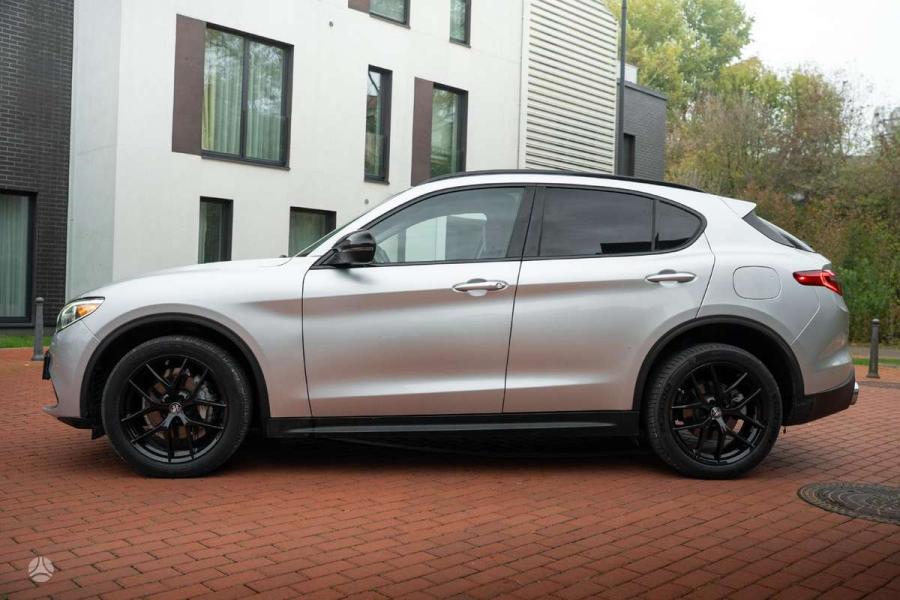 Grey Alfa Romeo Stelvio 2021 in Vilnius, with an engine capacity of 2.00 L and mileage of 88 thousand km for 21500 €, photo 3 on AUTOMOTO.COM.LV