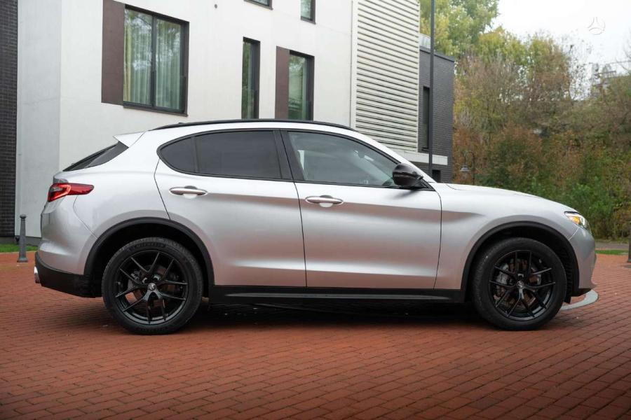 Grey Alfa Romeo Stelvio 2021 in Vilnius, with an engine capacity of 2.00 L and mileage of 88 thousand km for 21500 €, photo 8 on AUTOMOTO.COM.LV