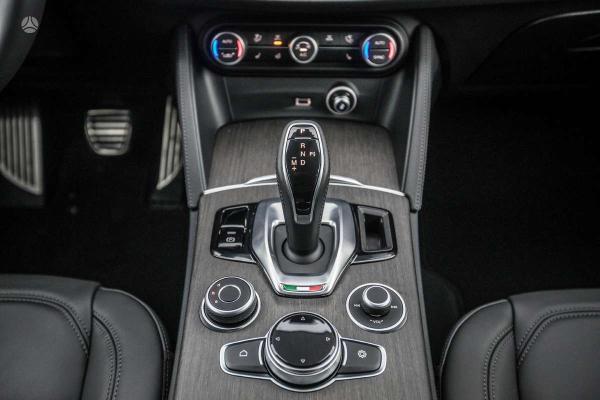 Pelēks Alfa Romeo Stelvio 2021 Viļņa, ar dzinēja tilpumu 2.00 L un nobraukumu 103 tūkst. km par 27890 €, foto 6 vietnē AUTOMOTO.COM.LV