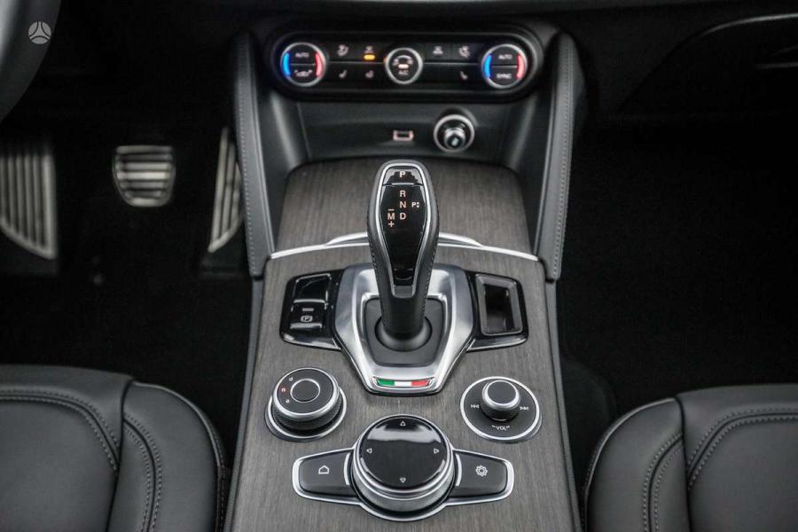 Pelēks Alfa Romeo Stelvio 2021 Viļņa, ar dzinēja tilpumu 2.00 L un nobraukumu 103 tūkst. km par 27890 €, foto 6 vietnē AUTOMOTO.COM.LV