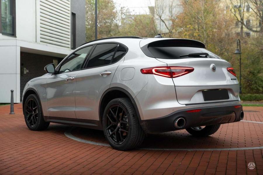 Pelēks Alfa Romeo Stelvio 2021 Viļņa, ar dzinēja tilpumu 2.00 L un nobraukumu 89 tūkst. km par 21000 €, foto 4 vietnē AUTOMOTO.COM.LV