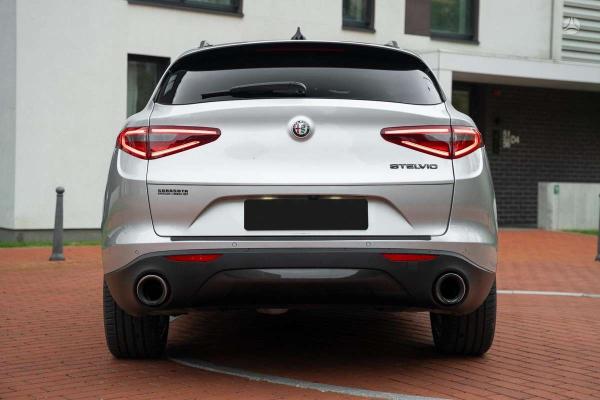 Pelēks Alfa Romeo Stelvio 2021 Viļņa, ar dzinēja tilpumu 2.00 L un nobraukumu 89 tūkst. km par 21000 €, foto 6 vietnē AUTOMOTO.COM.LV