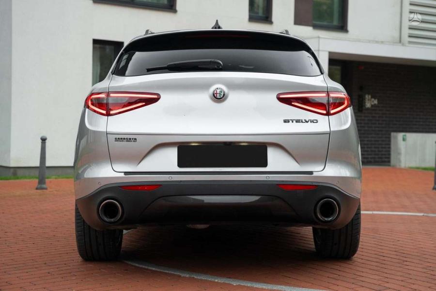 Pelēks Alfa Romeo Stelvio 2021 Viļņa, ar dzinēja tilpumu 2.00 L un nobraukumu 89 tūkst. km par 21000 €, foto 6 vietnē AUTOMOTO.COM.LV