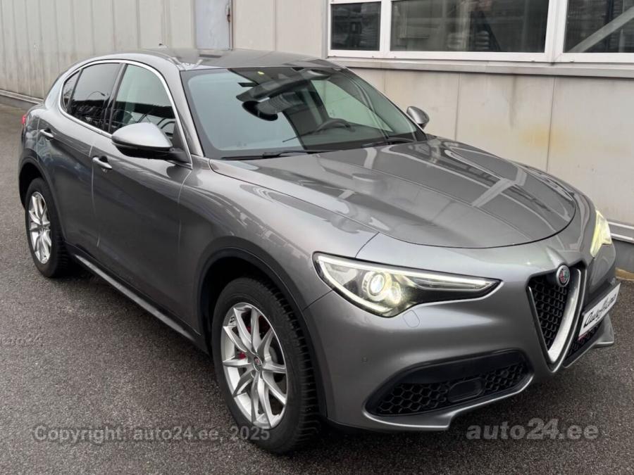Grey Alfa Romeo Stelvio 2017 in Riga, with an engine capacity of 2.00 L and mileage of 159 thousand km for 21300 €, photo 3 on AUTOMOTO.COM.LV