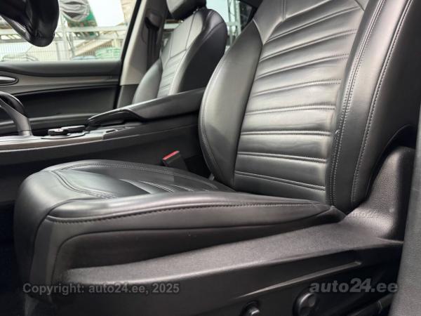 Pelēks Alfa Romeo Stelvio 2017 Rīga, ar dzinēja tilpumu 2.00 L un nobraukumu 159 tūkst. km par 21300 €, foto 11 vietnē AUTOMOTO.COM.LV